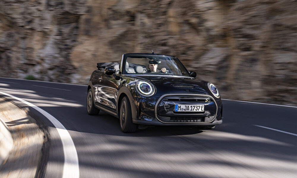 Mini Cooper SE Cabrio: la prima elettrica decappottabile di piccola taglia